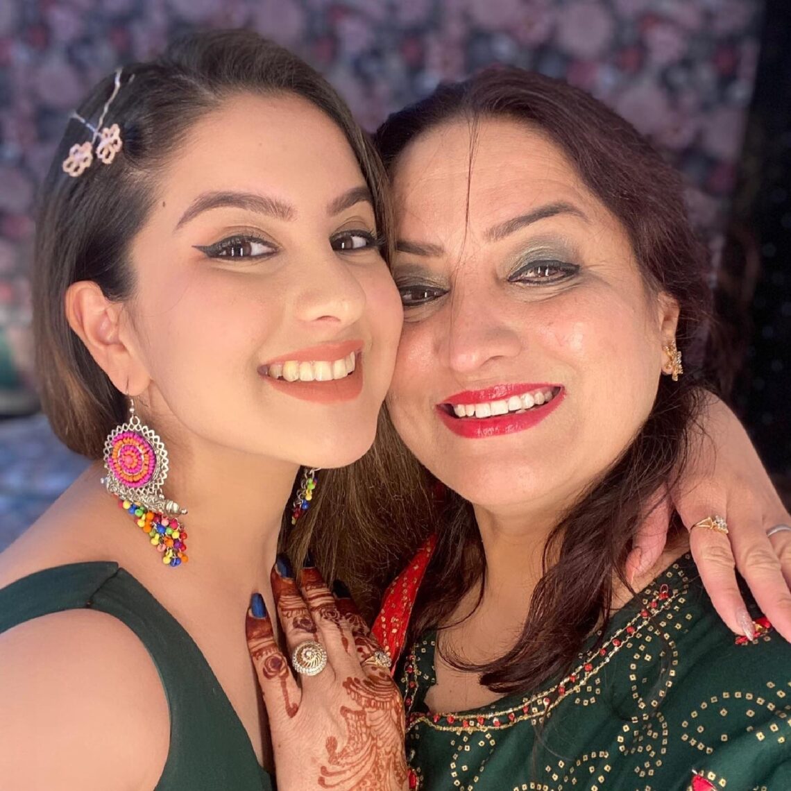 Tunisha Sharma Age, Height, Death, Boyfriend, Family Biography & More